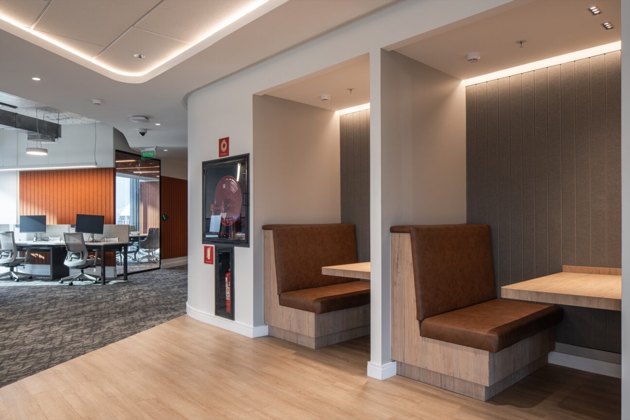 Metlife Offices by BL Arquitectos | Nico Saieh