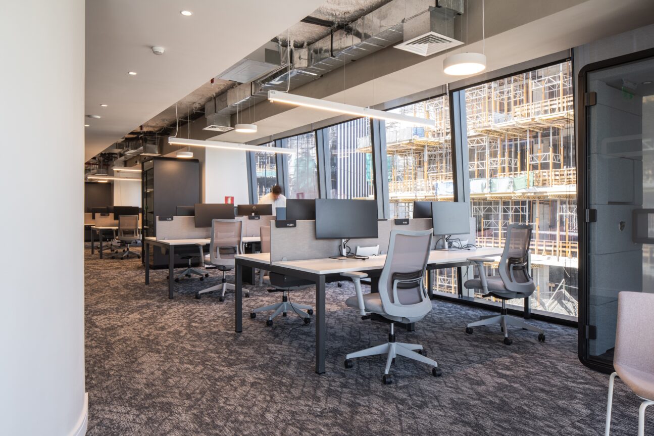 Metlife Offices by BL Arquitectos | Nico Saieh